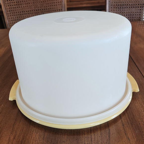 Tupperware | Kitchen | Vintage 3pc Tupperware Cake Carrier Harvest Gold ...